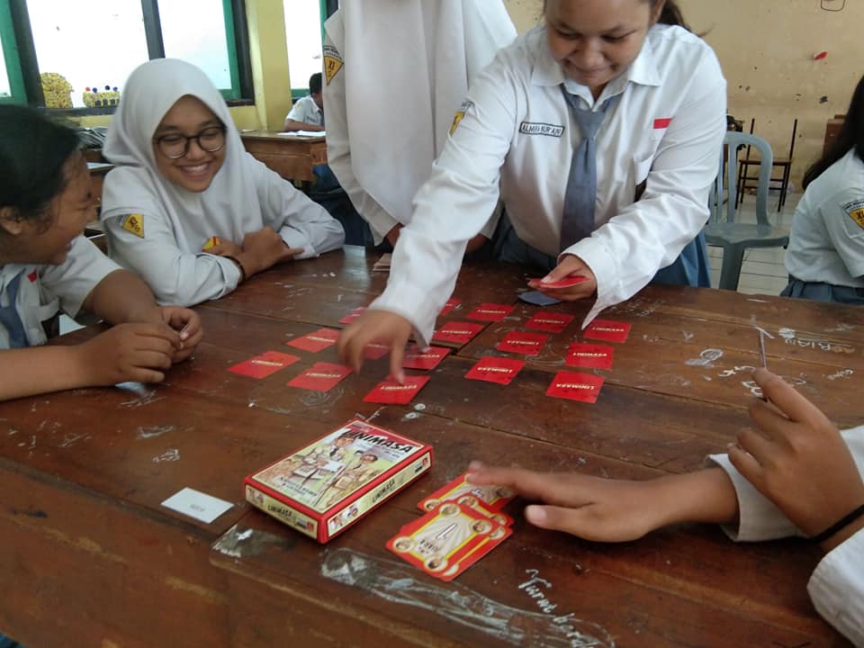 SAMISANOV : Mengenalkan Game LINIMASA pada Siswa