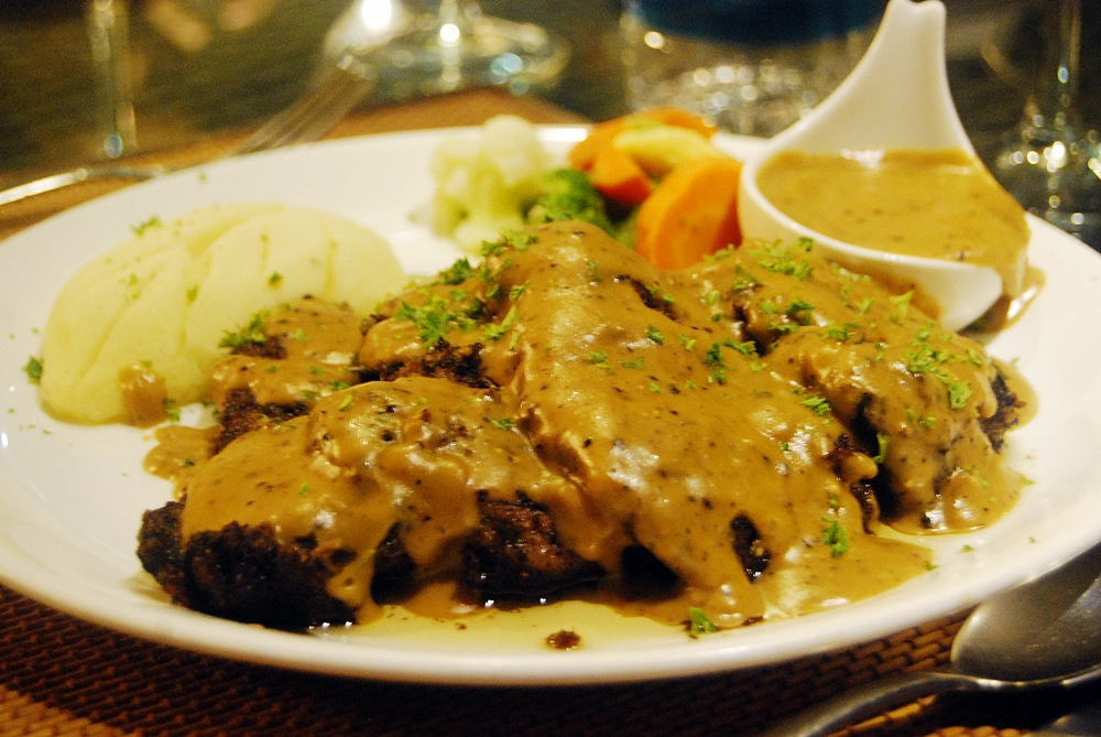 The Harried Cook: Restaurant Review - Azzuri Bay