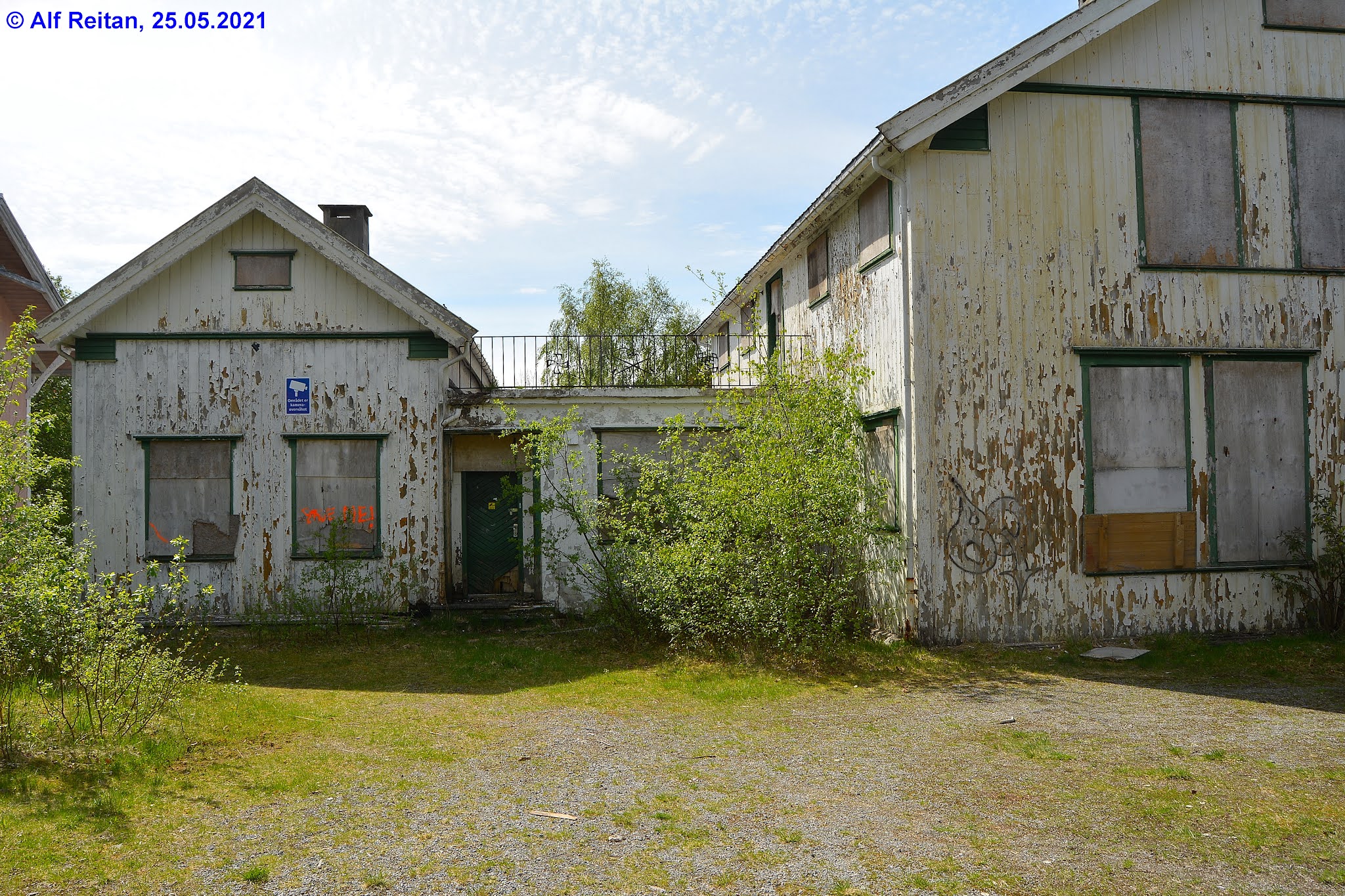 Baksiden av hovedbygninga på Villa Retiro. Her trengs det sårt ...