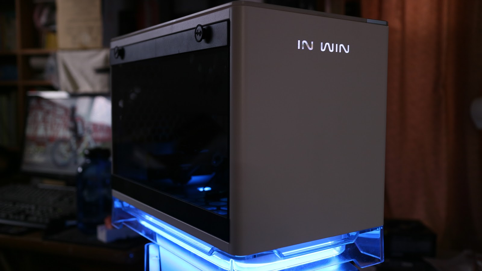 X. T. H 微•開箱系列】INWIN A1 極簡白 ITX 玻璃透側 機殼 開箱