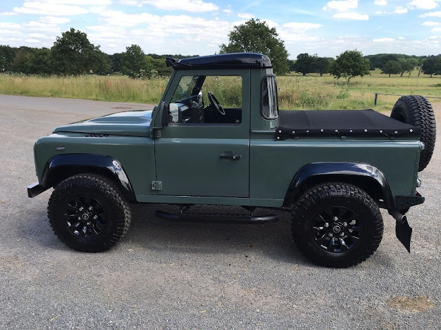 Landrover Defender: Defender 90 Land Rover Keswick Green Pickup