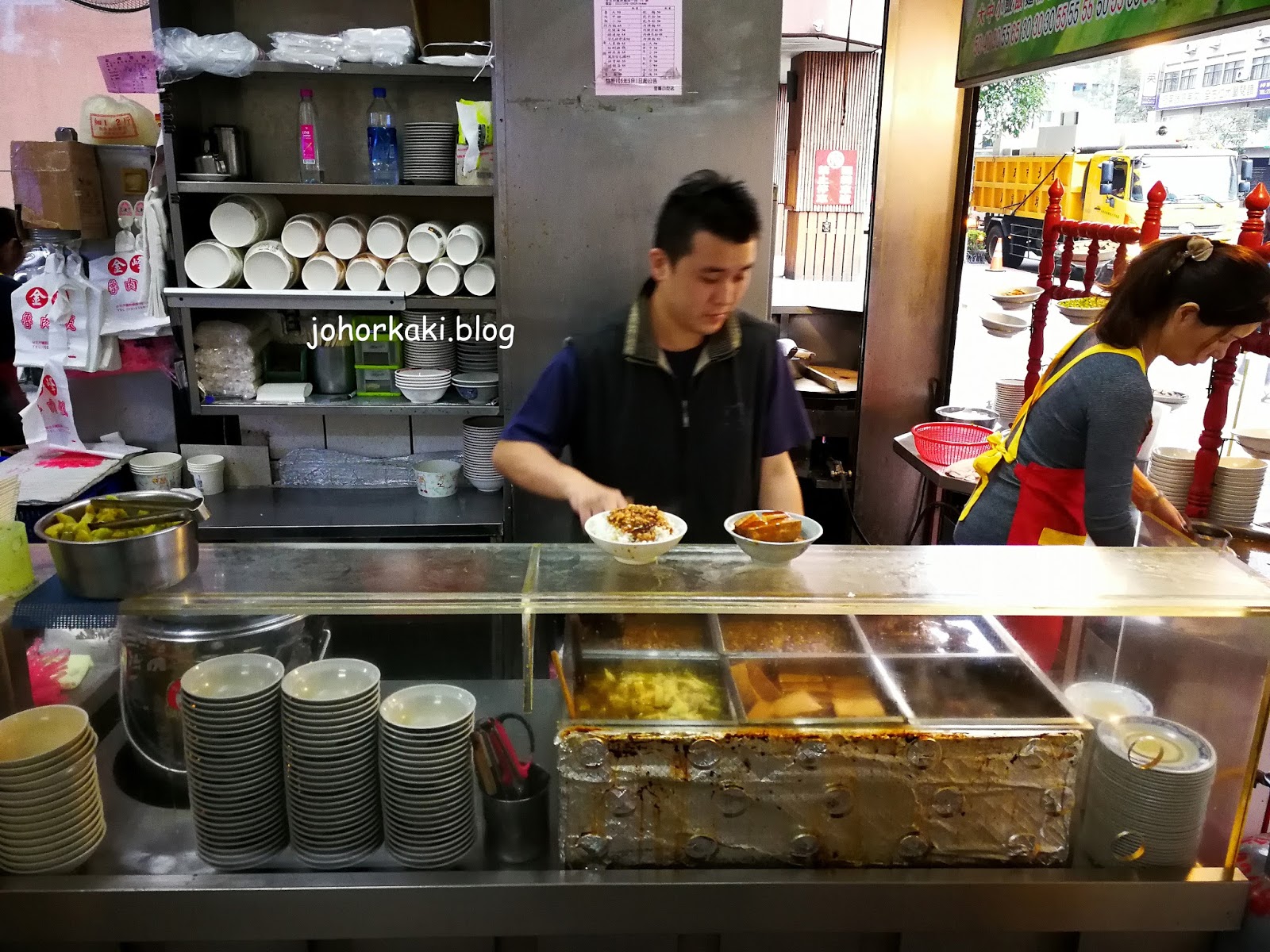 Lu Rou Fan Braised Pork Rice. CNN's Best. Jin Feng Taipei 金峰滷肉飯 |Tony ...