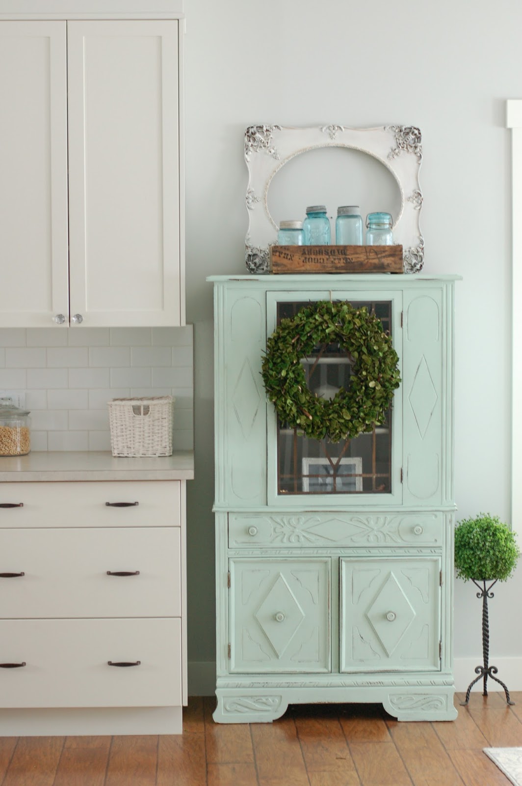 Little Farmstead: A Country Home Tour {Please Paint Me}