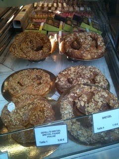 Luxemblog: Bretzelesonndeg (Pretzel Sunday) - April 3