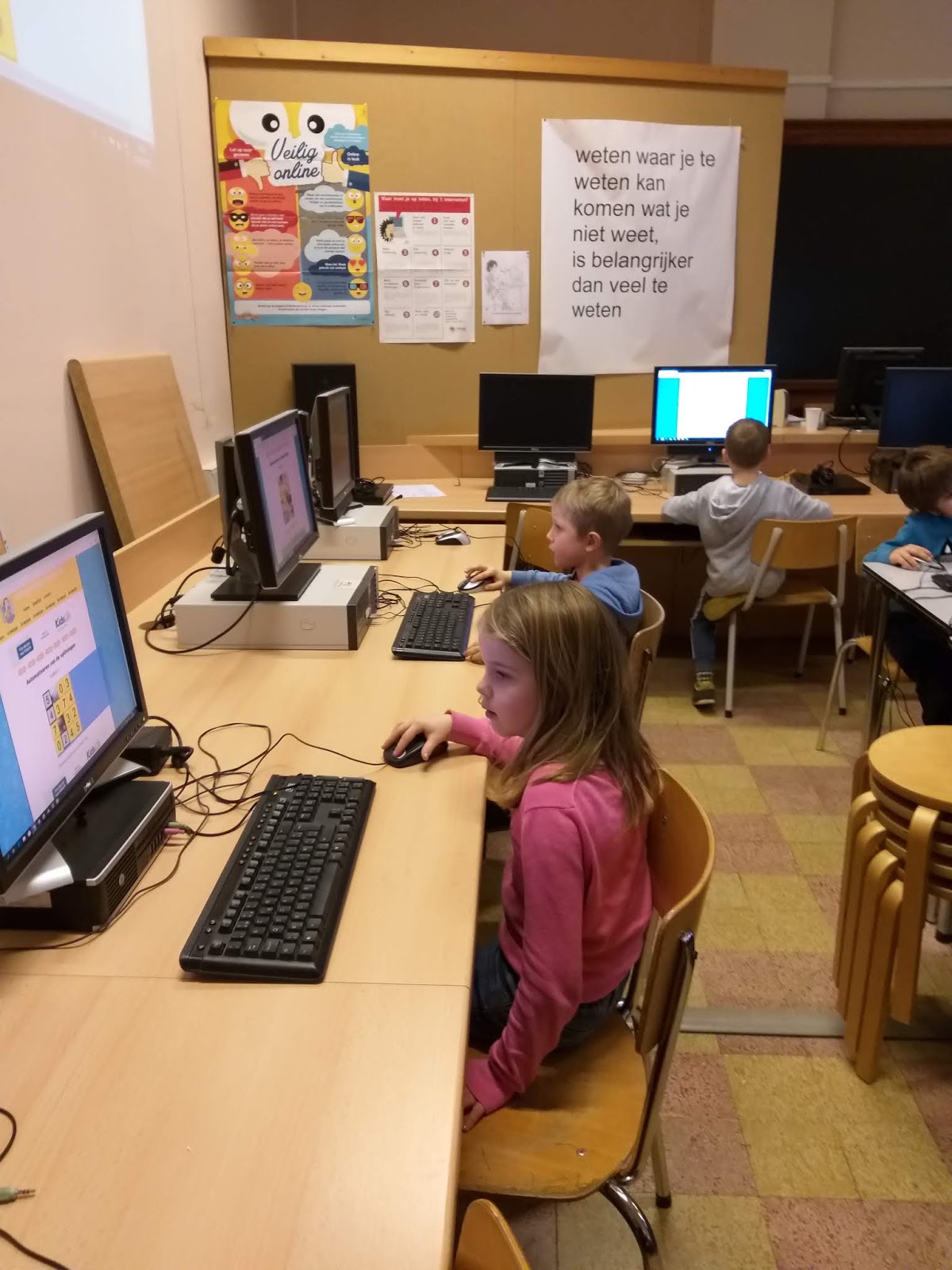 De Hei(r)akker 1ste leerjaar A: Oefenen met computermeester.