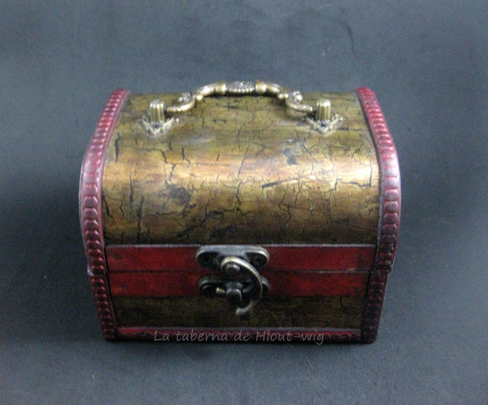 La taberna de Hlout-wig: Una escena dentro de un cofre.