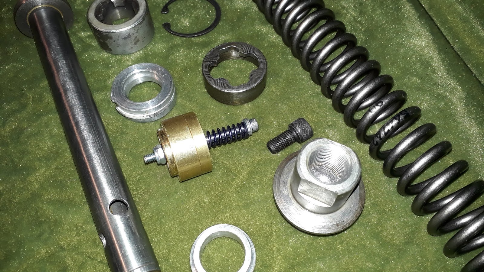 Harley Davidson Panhead : Forks, wheels and brakes, swingarm ...