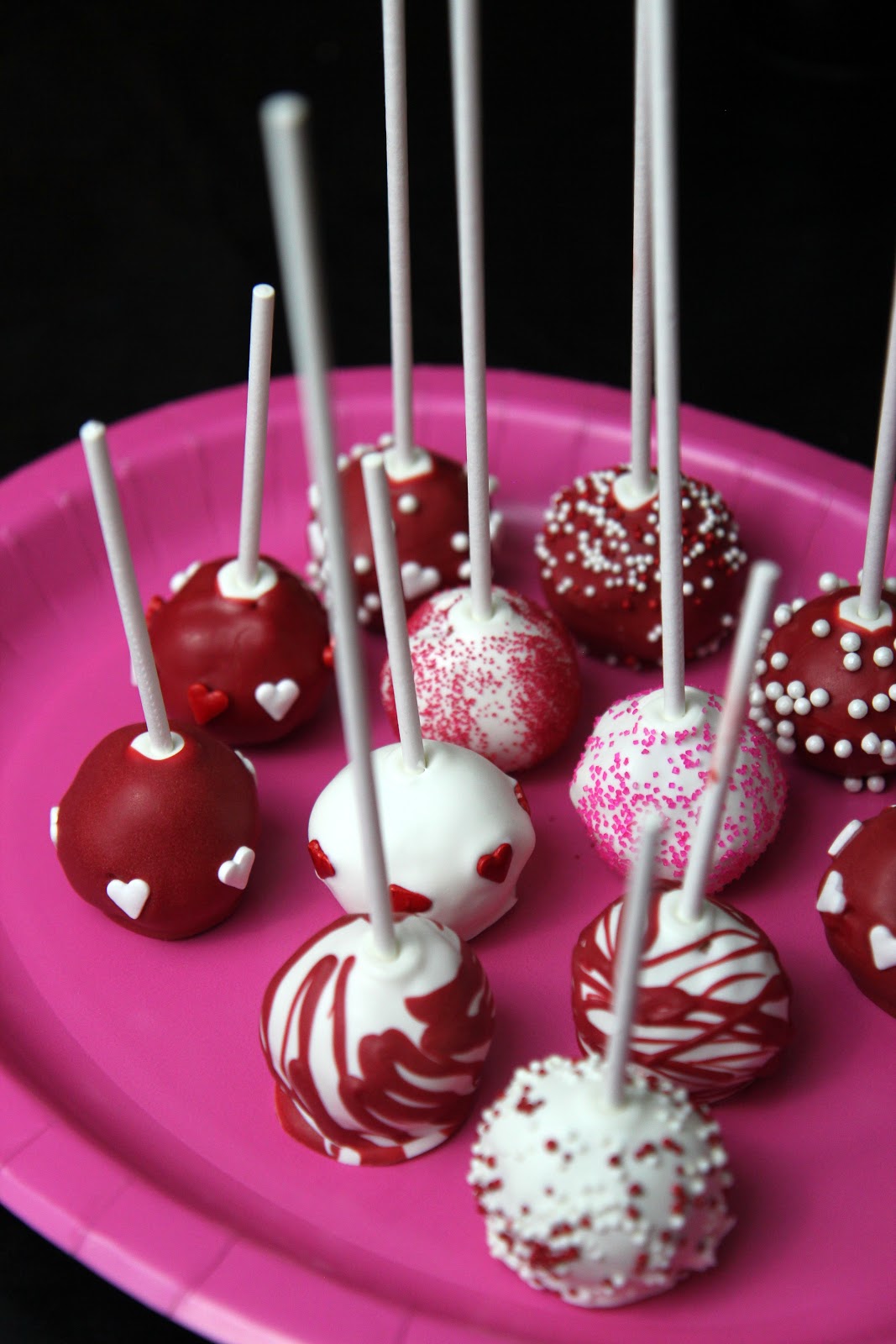 Valentine's Day Treat: Easy Sweetheart Cake Pops!