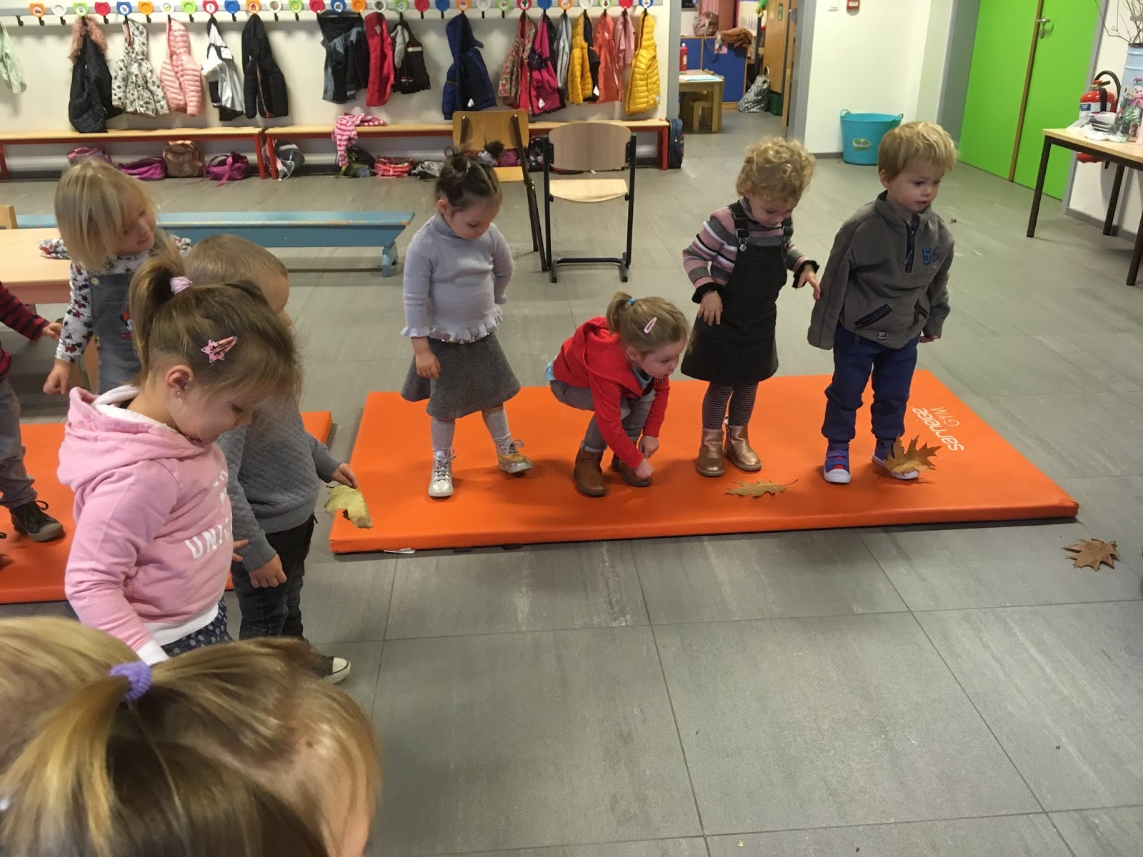 1e Kleuterklas A: Herfst in de klas: groot-fijn motorisch bewegen!
