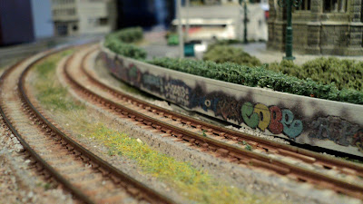 quinntopia - An N Scale blog: Free Graffiti!