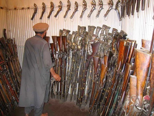 HD Wallpapers and HD Photos: Pakistan Antique Gun Shop HD Photo