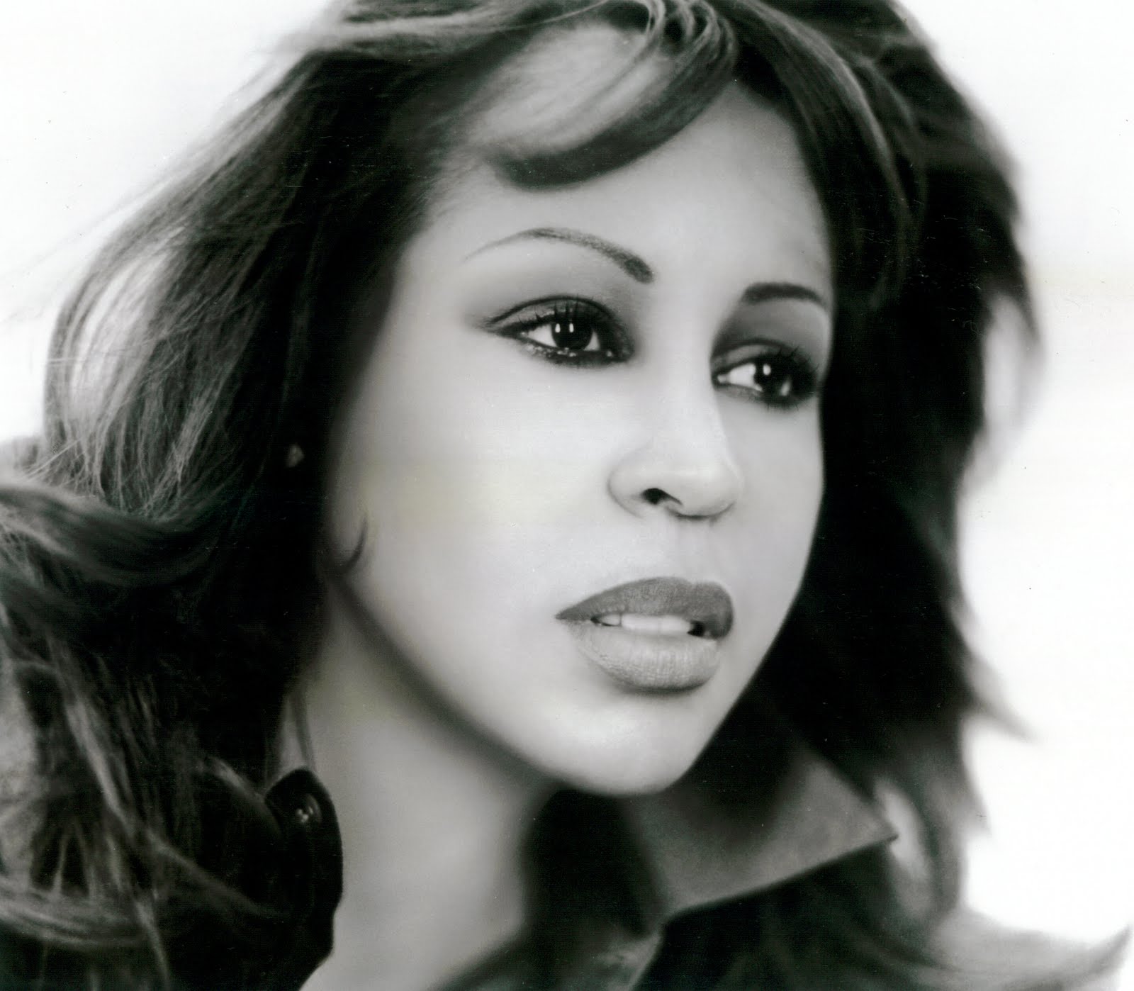 What Famous Female Singer Just Died at Adela Sapp blog