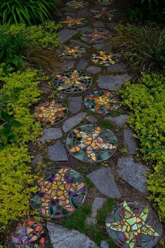 56 Wonderful DIY Mosaic Garden Path Decorations For Your Inspiration ...
