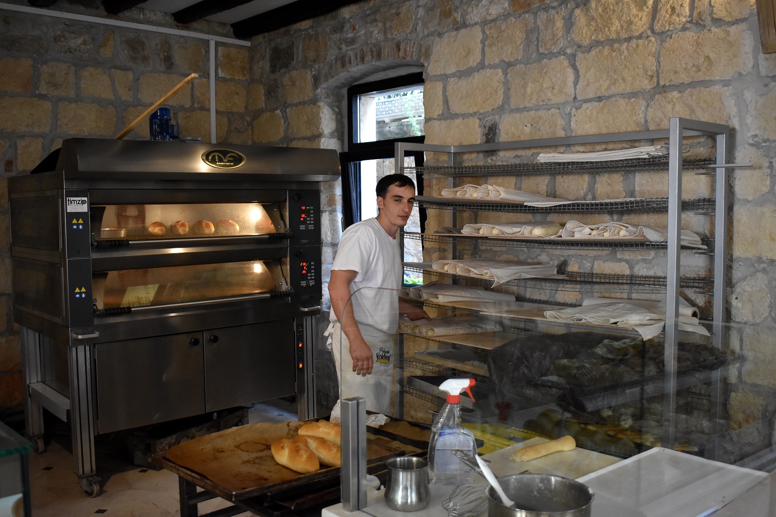 Pekarnica postala pekara - Vis, Croatia