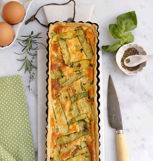 Tarte salata con pasta matta zucchine e emmentaler
