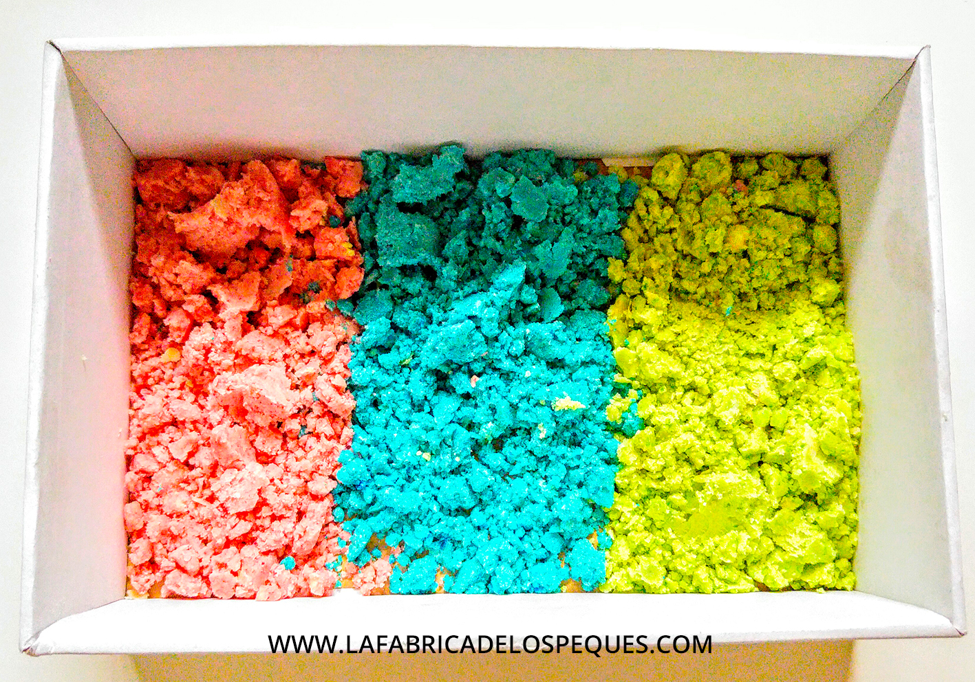 Hoy hacemos arena mágica casera | La fábrica de los peques