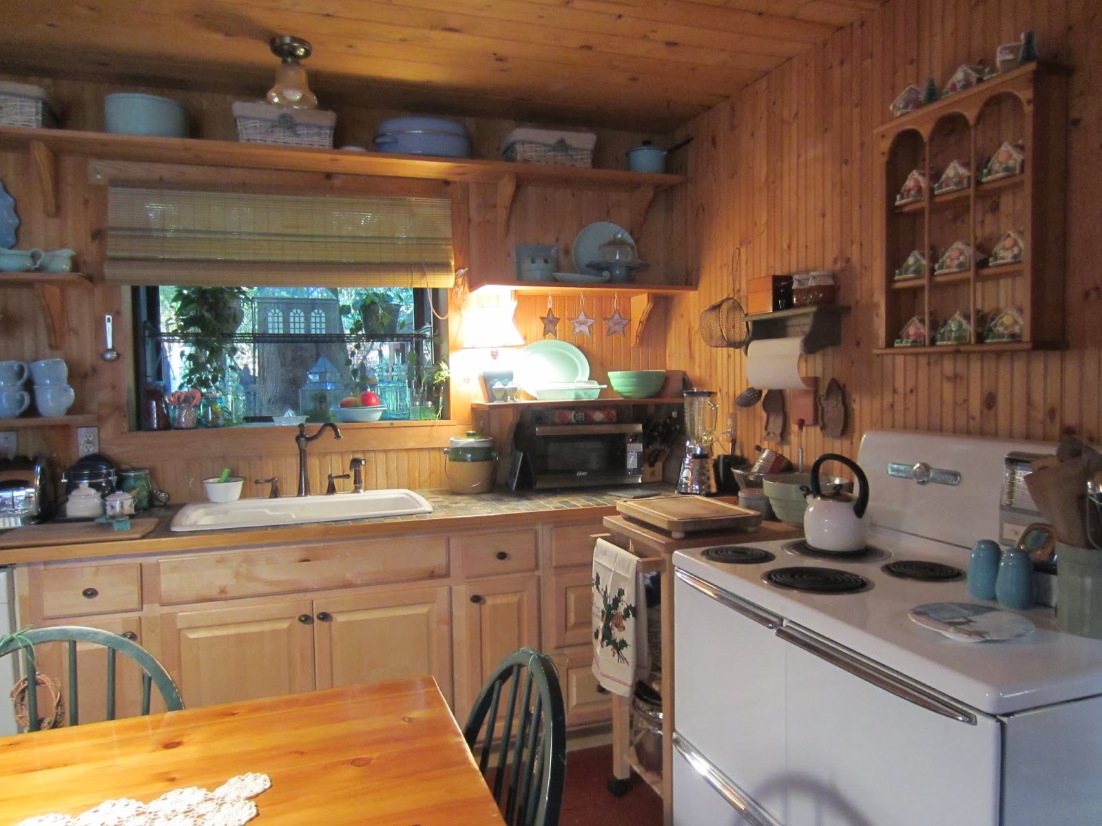 Beatrice Euphemie: Christmas Cottage Kitchen