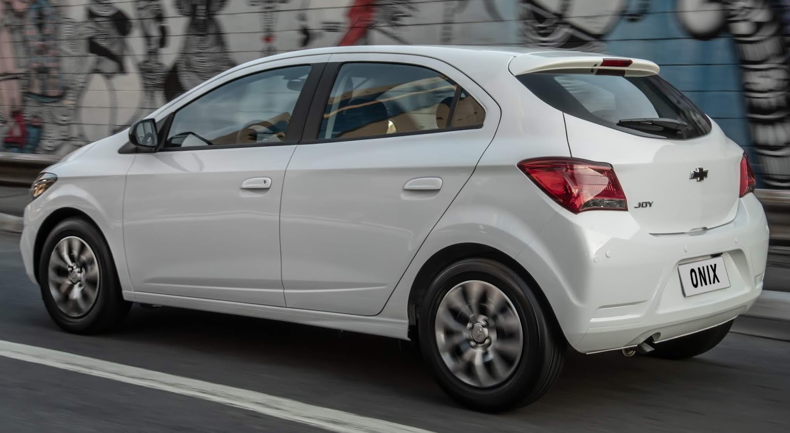 Chevrolet Onix Joy finalmente é reestilizado na linha 2020