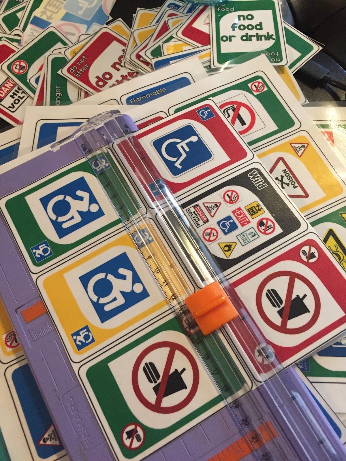 Community Signs UNO Card Game - Breezy Special Ed