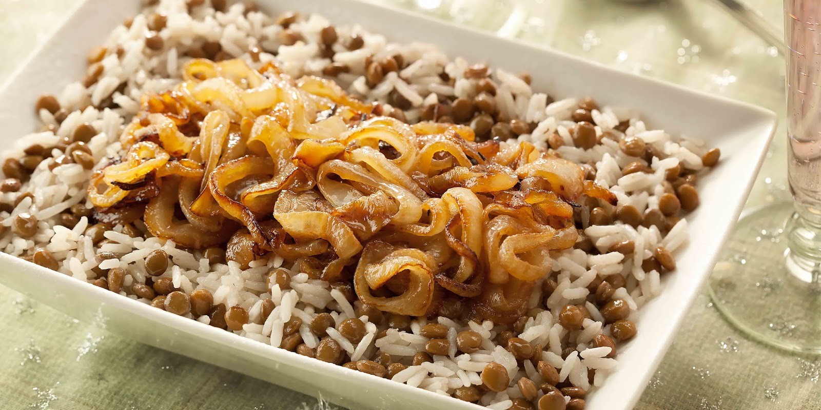 Cantinho Vegetariano: Arroz com Lentilhas e Cebola Dourada - Mjadra ...