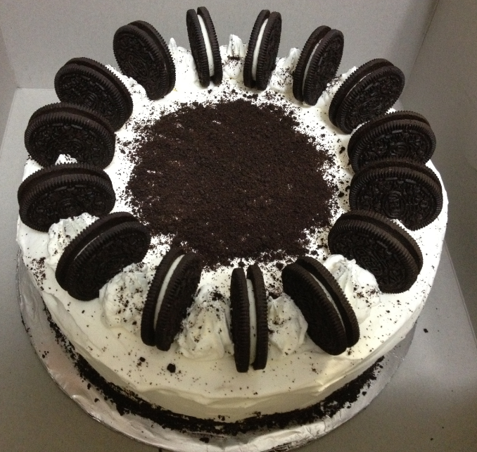 Alice's Little Kitchen: Homemade Oreo Ice Cream Birthday Cake