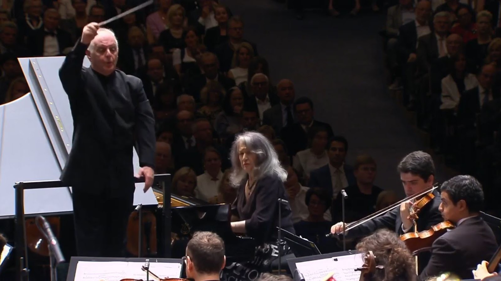 Pyotr Ilyich Tchaikovsky: Piano Concerto No.1 in B flat minor – Martha Argerich, West-Eastern ...