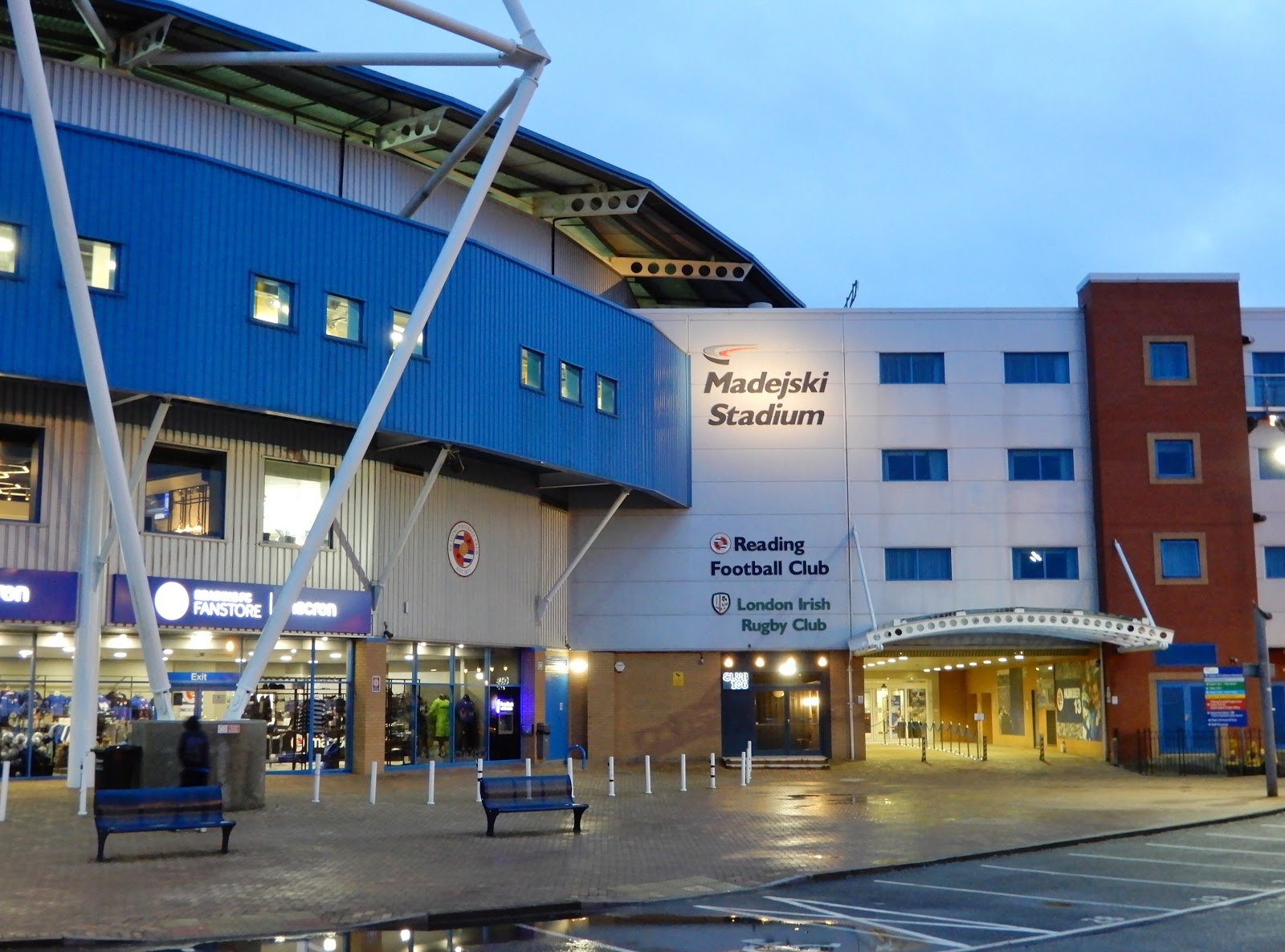 Extreme Football Tourism: ENGLAND: Reading FC