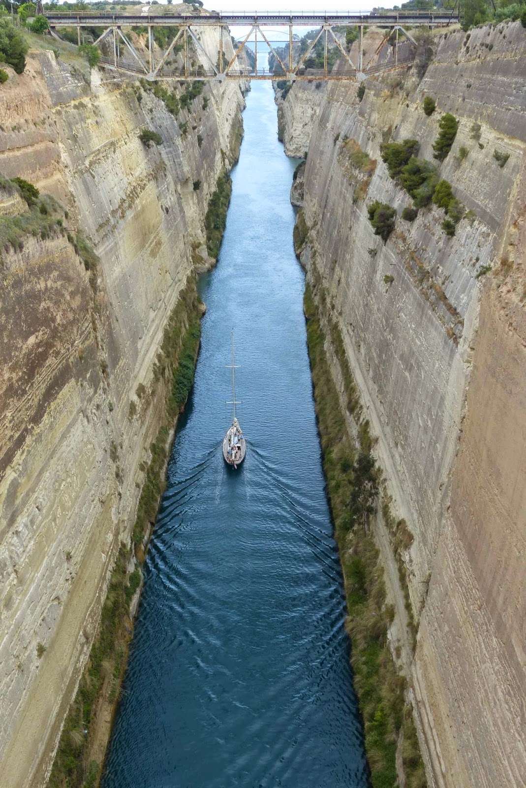 Try-out: Deep, steep and narrow; the Corinth Canal