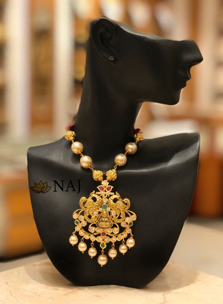 Simple Gold Necklaces by Naj Jewellery - Jewellery Designs