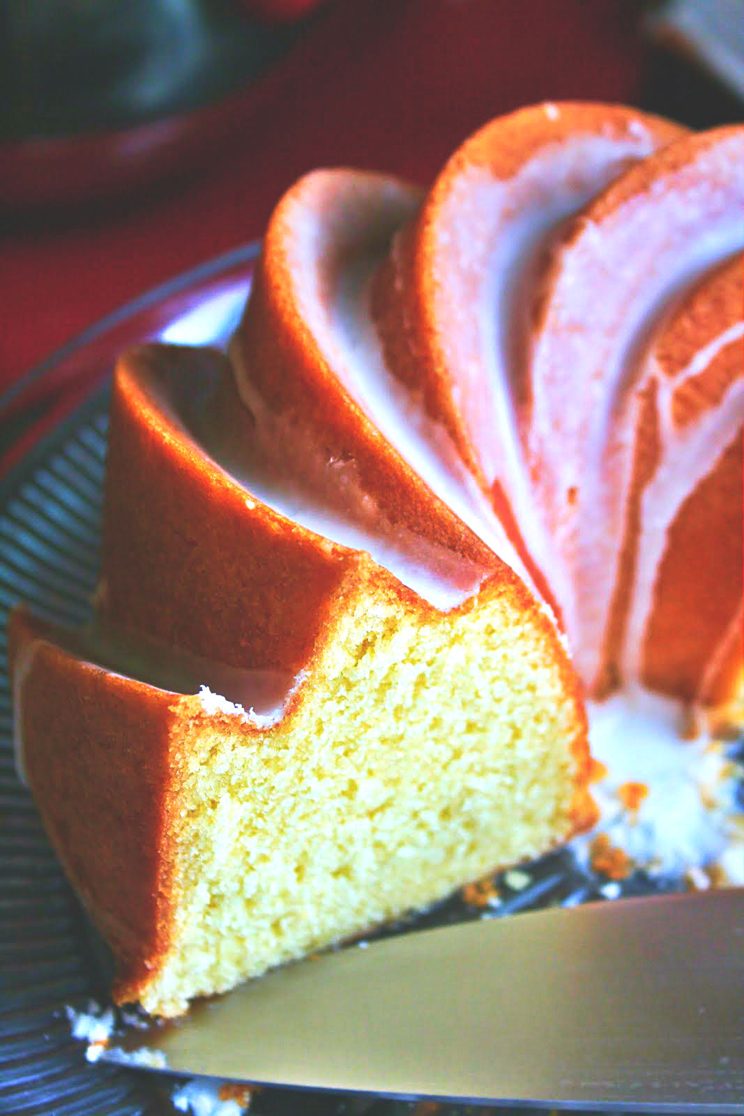 Wow! that is one impressive looking cake! Not only is it pretty it ...