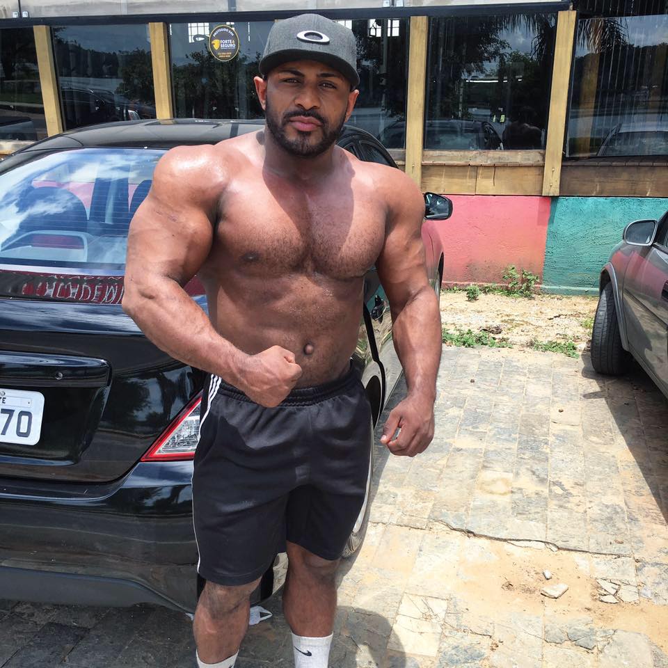 world bodybuilders pictures: brasillian fitness model and bodybuilder nil santos belo horizonite