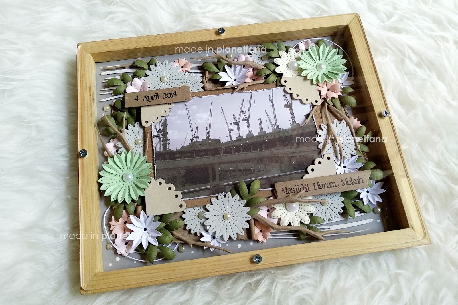 scrapbook frame #117 - made in planetfana