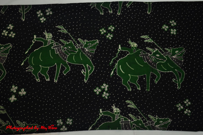 Azalia's Batik Madura: Karapan Sapi-Hijau