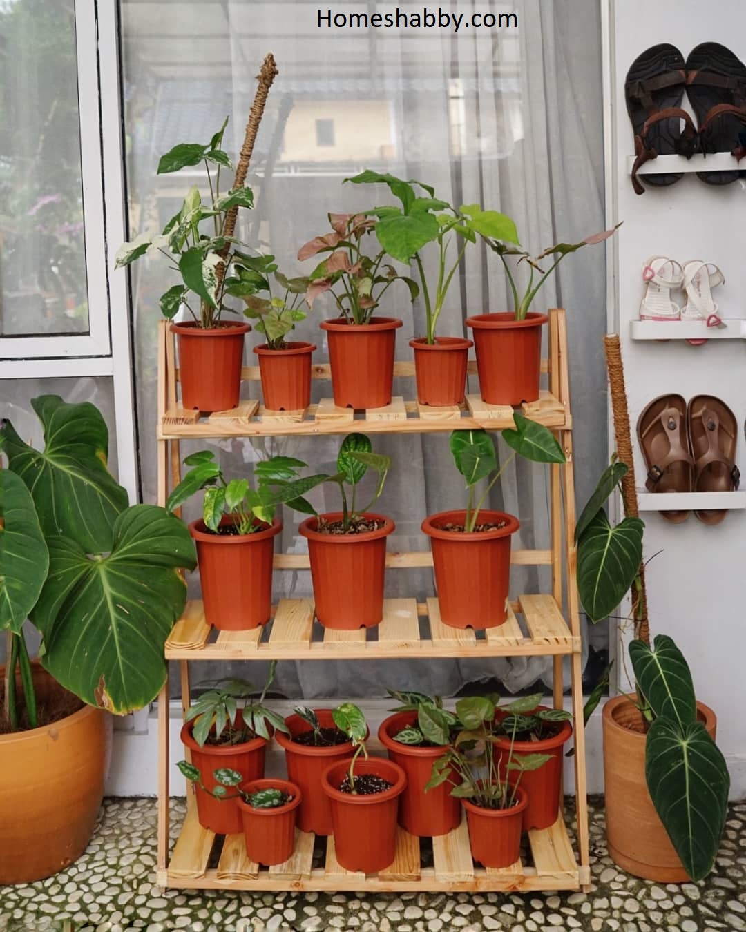 Intip 7 Inspirasi Model Rak Bunga dari Kayu yang Estetik ~ Homeshabby ...