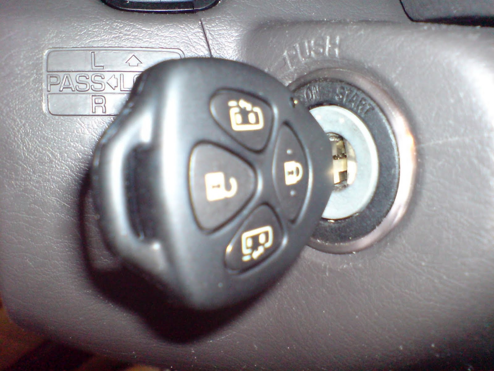 Koon Seng Locksmith: Toyota Alphard ‘07 Remote Key Making / 2007年 ...