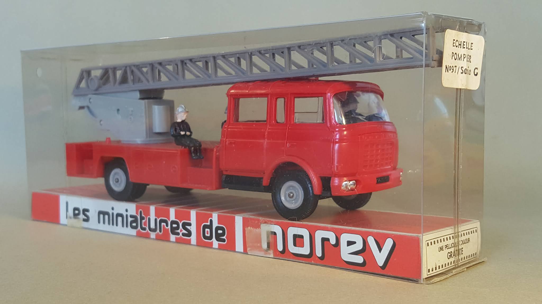 AU JOUET PARISIEN: Norev Modèle n° 97 Berliet GBK 18 Pompier Grande Échelle