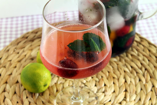 Mojito de frutos rojos sin alcohol y sin azúcar - Magdalenas de Chocolate