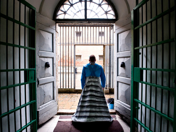 The Rag Blog: Jean Trounstine : Italian Prison Inmates Perform Theatre ...