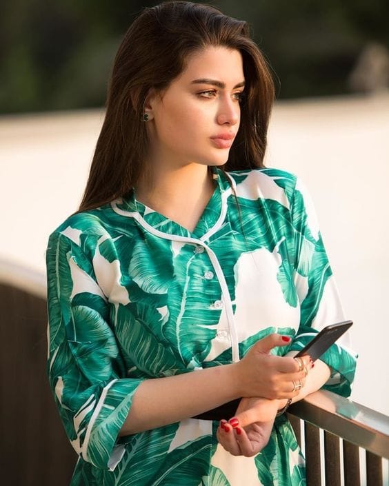 Arabian Big Boobs Model Rawan Bin Hussain Busty Pics Wallpapers Body