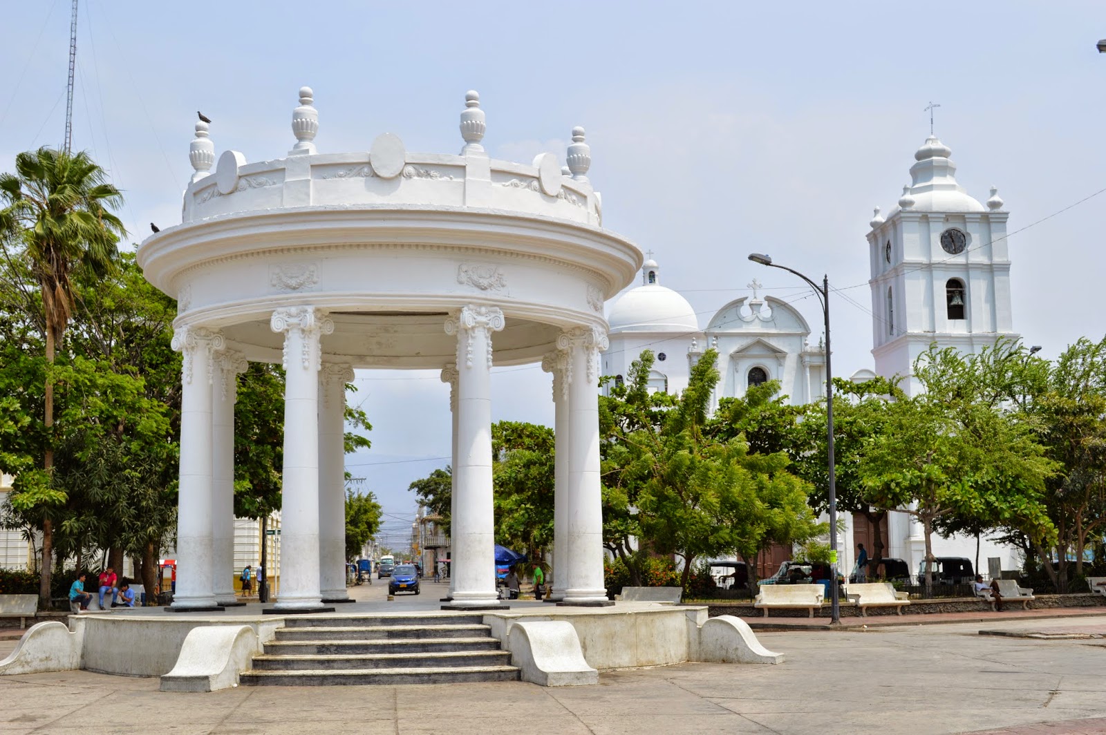 POR TIERRA POR LA TIERRA: Ciénaga, capital del Realismo Mágico