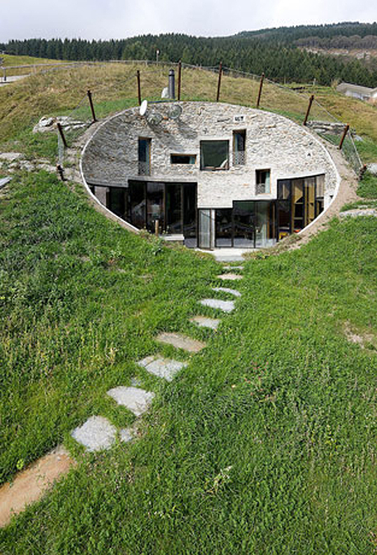 HUT-cetera: UNIQUE HOUSE--"The MOON Crater House"