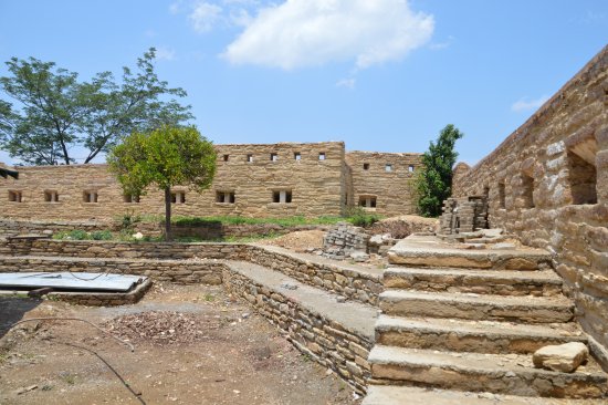 Travel-India: Pithoragarh Hill Station in Uttarakhand