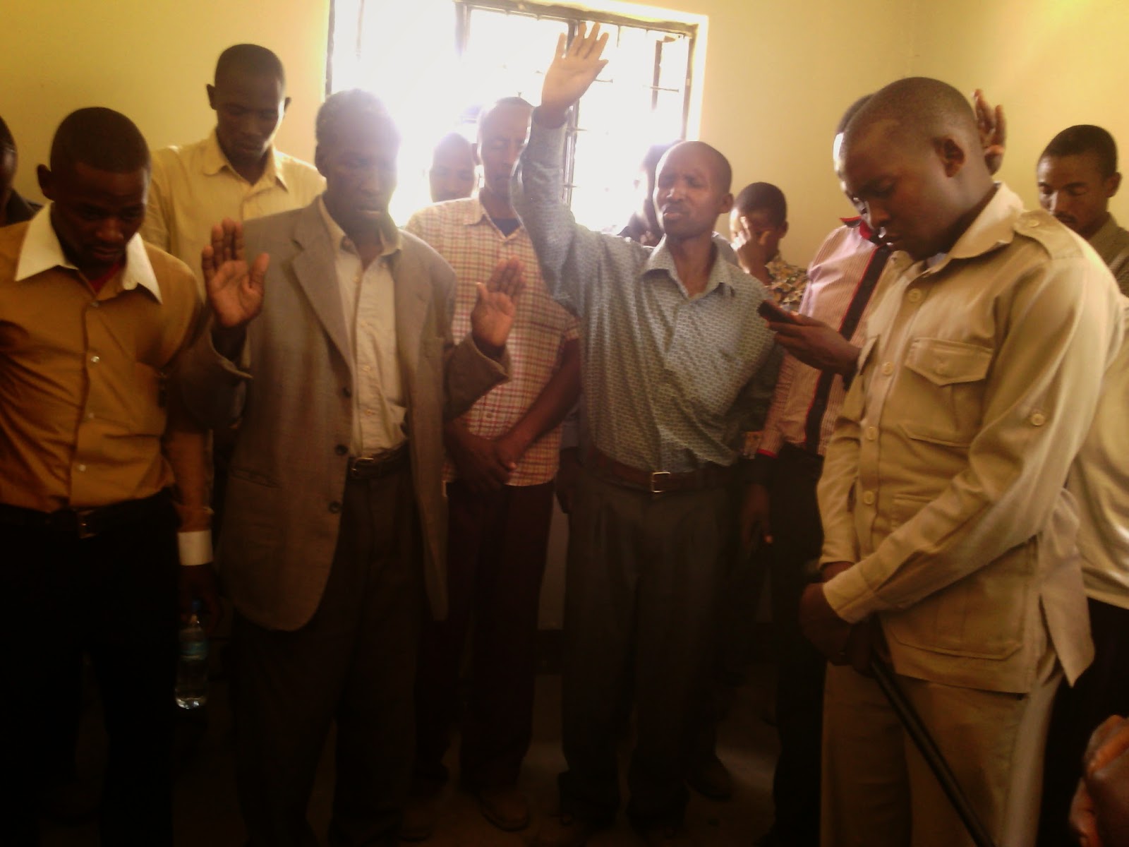 Joshua Nassari Akabidhi Mifuko ya Saruji kuchangia Ukarabati wa majengo ...