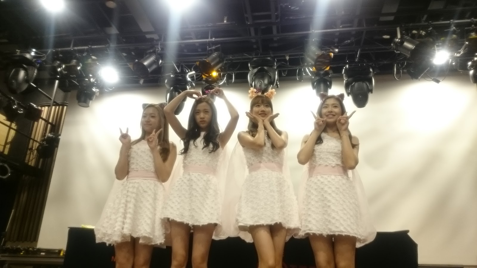 Meet Your Idol: Kpop Fan Sign Experience - May 2016 ( Twice & IOI)