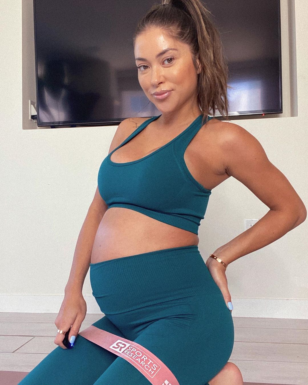 Pregnant Arianny Celeste Instagram Clicks Aug 2020
