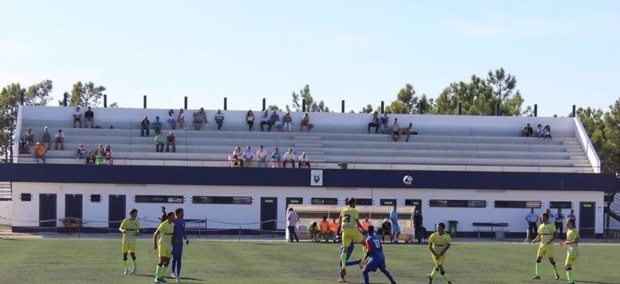 ALFARIM»» Bancada vai ter cobertura - JORNAL DE DESPORTO