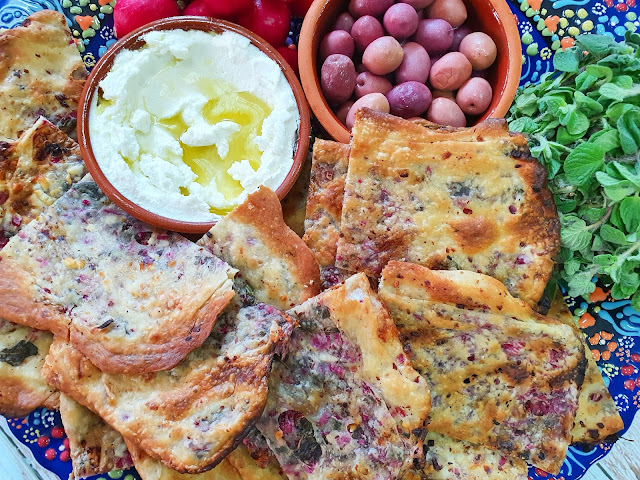 Maryam's Culinary Wonders: 1532. Fresh Zaatar and Feta Mutabbag