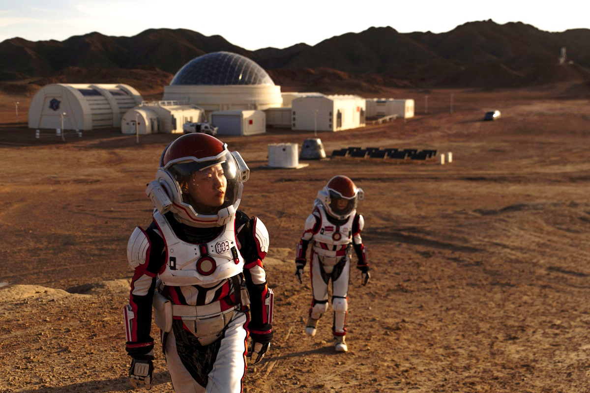 Walking around China's C-Space Mars simulation base in Gobi desert ...