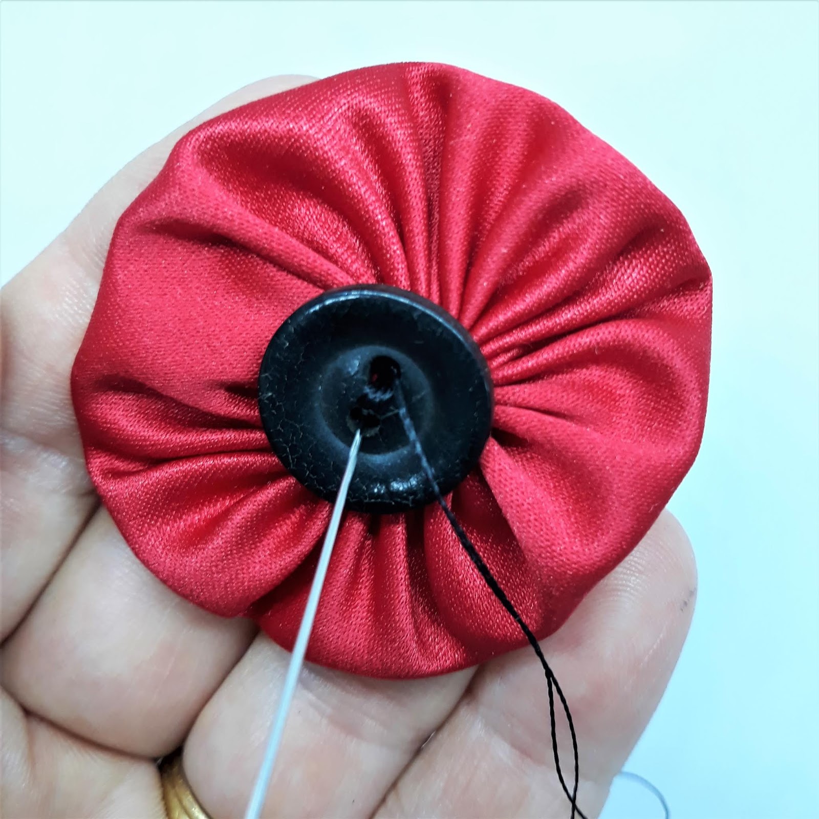 Suffolk Puff Poppy Brooch :: Downloadable Tutorial