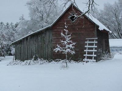 Applestone Cottage: Snowy scene, front porch and Christmas angels!
